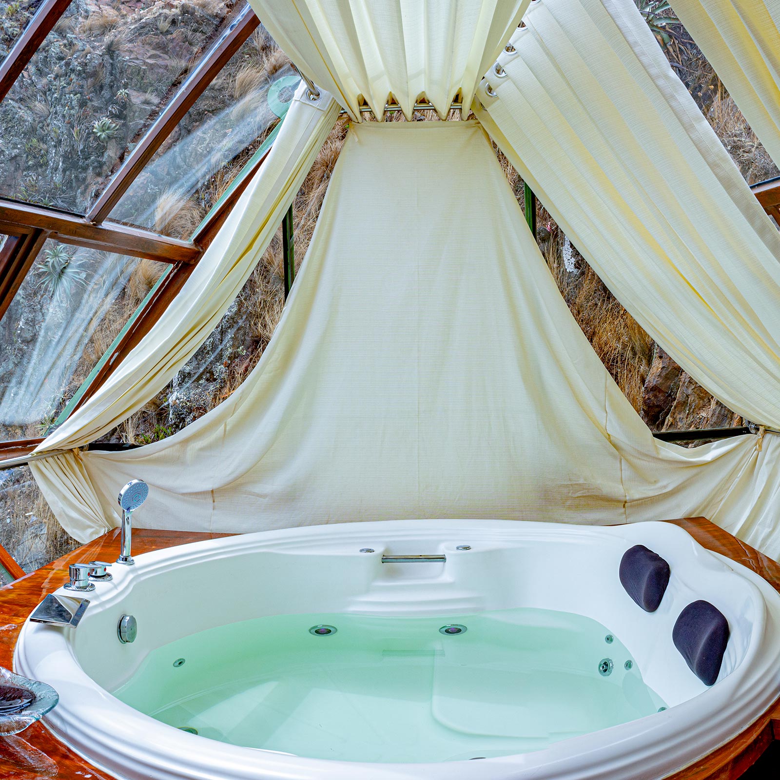 Vertical Sky Luxury Suites